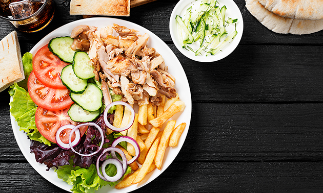 Spontaan uit eten bij Baraka Foods & Drinks, Afhalen: schotel + friet ...