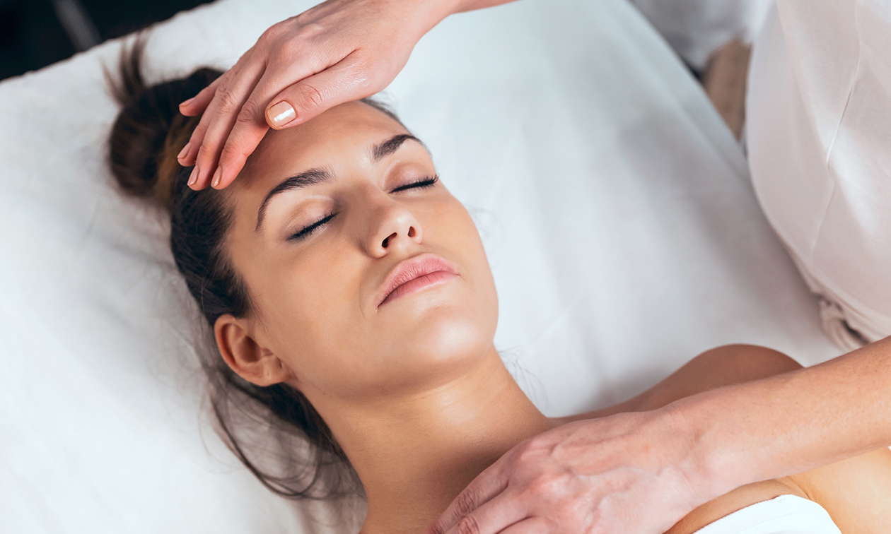 Spirimeisje, Reikibehandeling, -massage (60 min) of aurahealing (45 min) bespaar 50% in ...